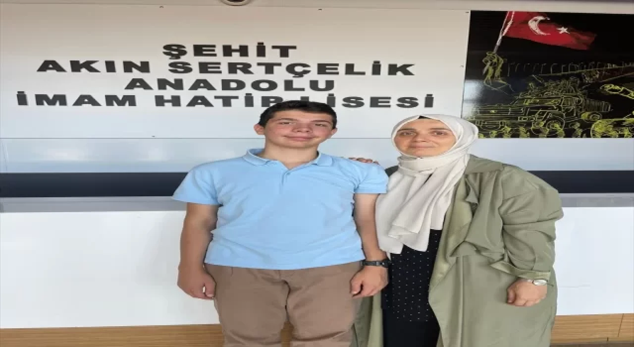 LGS sınavında tam puan alan Abdullah matematik profesörü olmak istiyor ...
